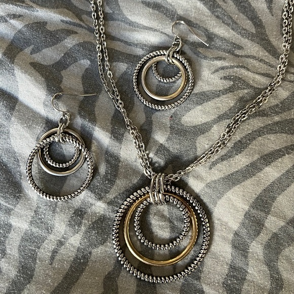 Jewelry | Two Tone Graduated Rings Necklace Matching Earrings Gold ...